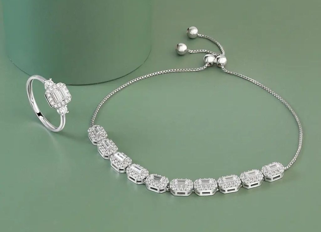 Tambahkan Kesan Glamor dan Classy dengan Perhiasan Emas Diamond Look ...