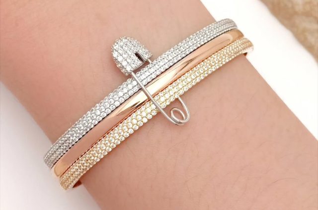 Safety Pin Jewelry: Gaya Elegan yang Punya Banyak Makna - Semar Nusantara